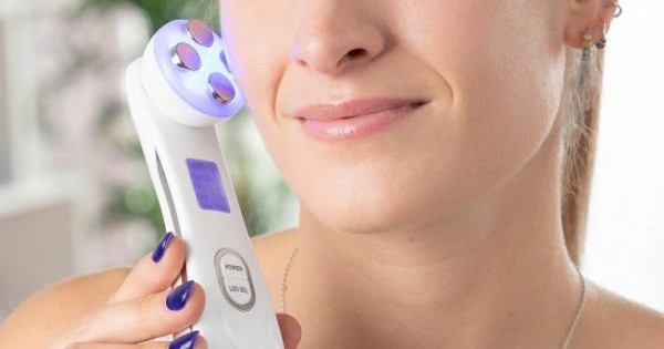 Aparat de masaj facial cu radiofrecventa, fototerapie si ...